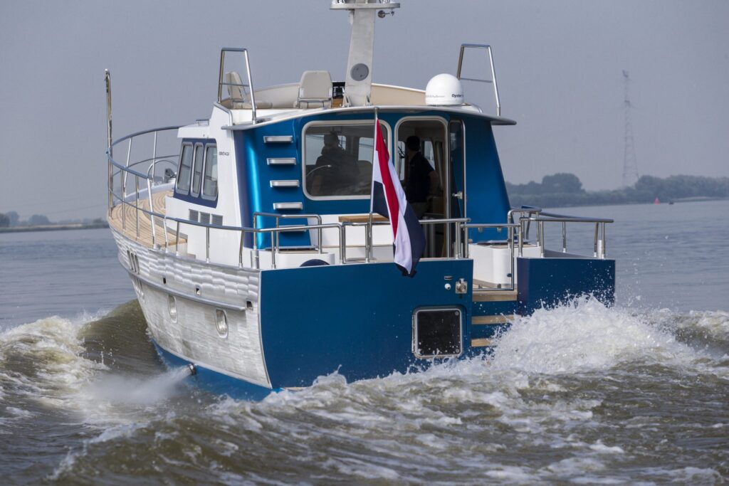 Your well designed aluminium deep water boat: Korvet 14 CUR - Deep ...